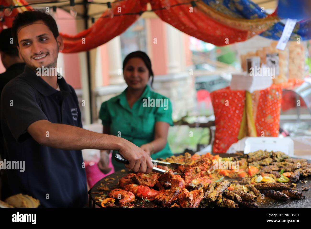 Pakistani chef cooks kabobs and other Lahori delicacies on large kataks ...