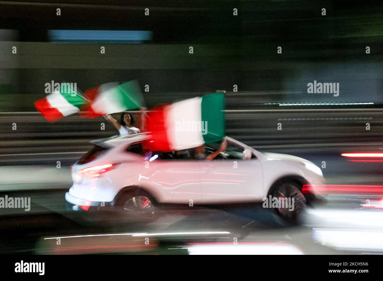 Italian fans celebrate the victory of the Italian national team at EURO ...