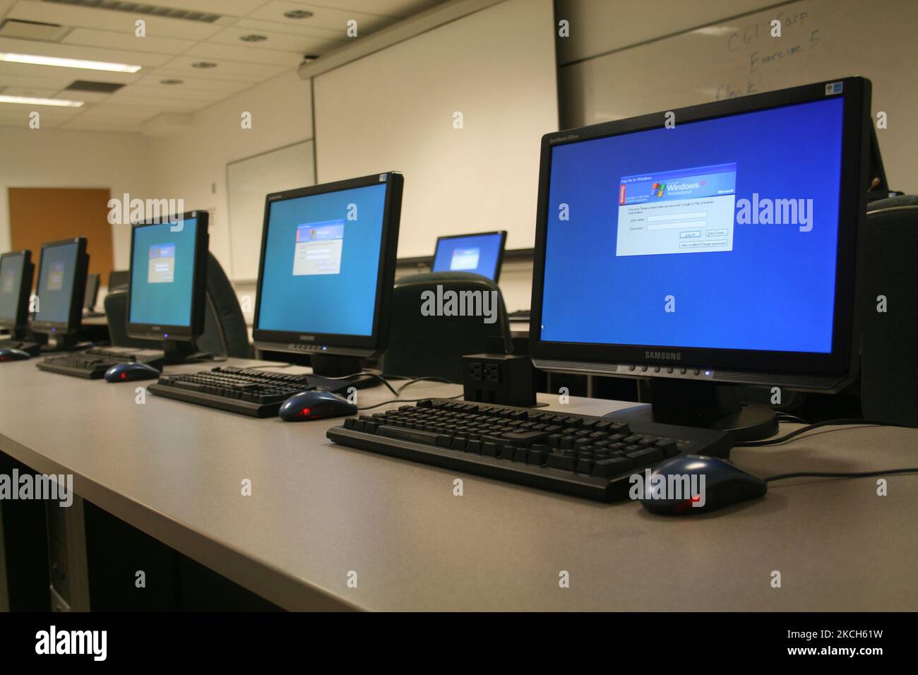 Microsoft in the classroom hi-res stock photography and images - Alamy