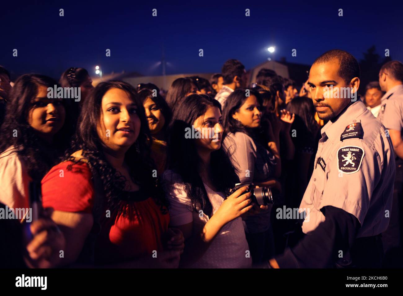 Security guard holds back young Pakistani fans who try to break through ...