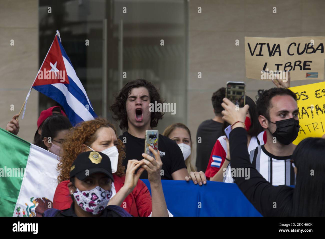 Protest outside the cuban embassy hi-res stock photography and images ...