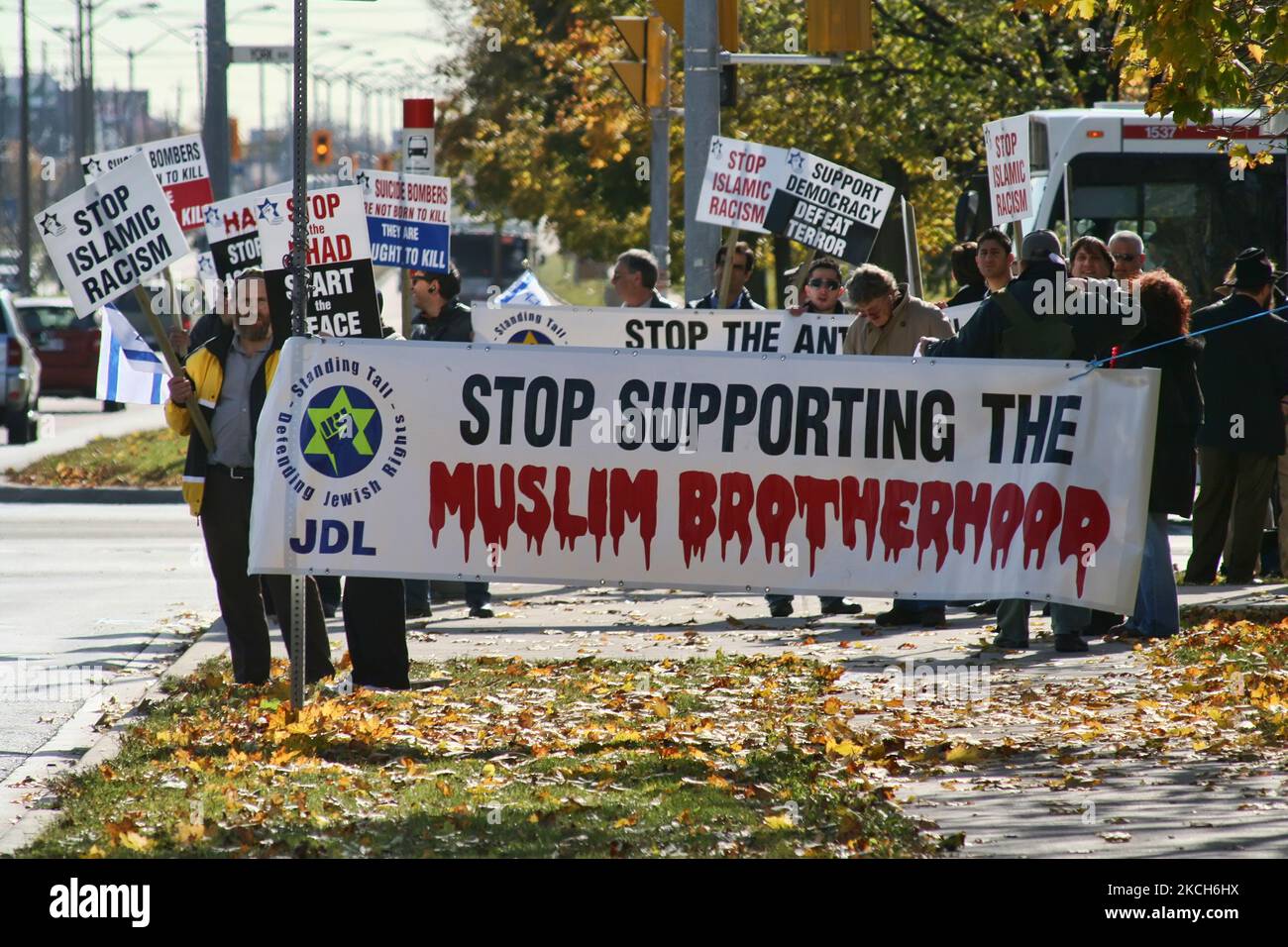 Hamas members demonstrating hi-res stock photography and images - Alamy