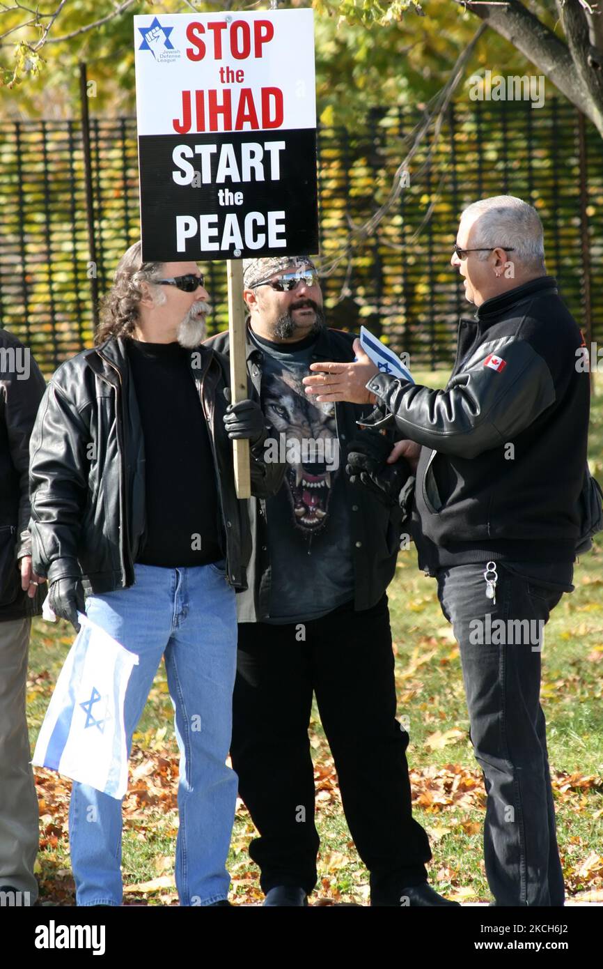 Hamas members demonstrating hi-res stock photography and images - Alamy
