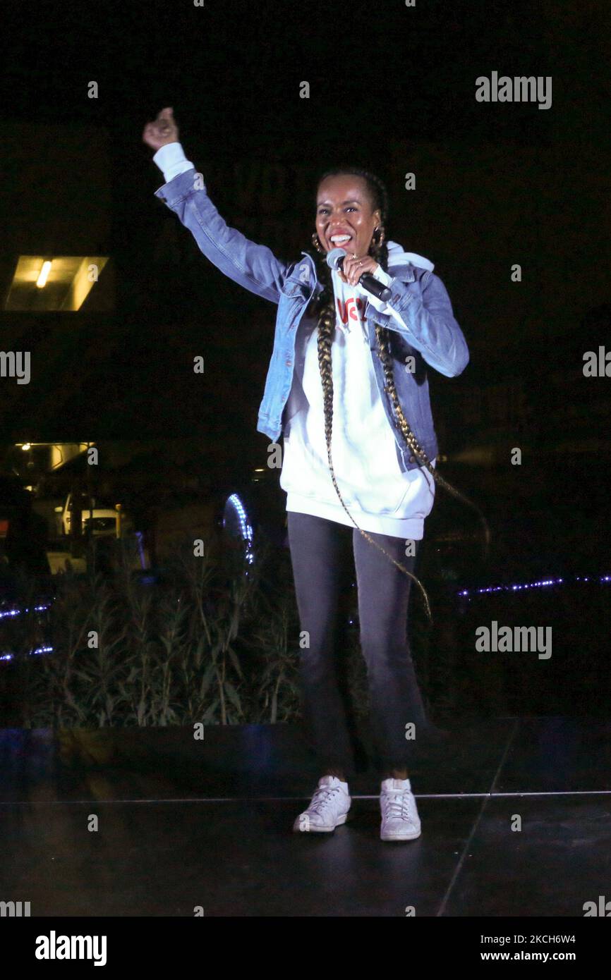 Actress Kerry Washington appeared with Senator Mark Kelly and ...