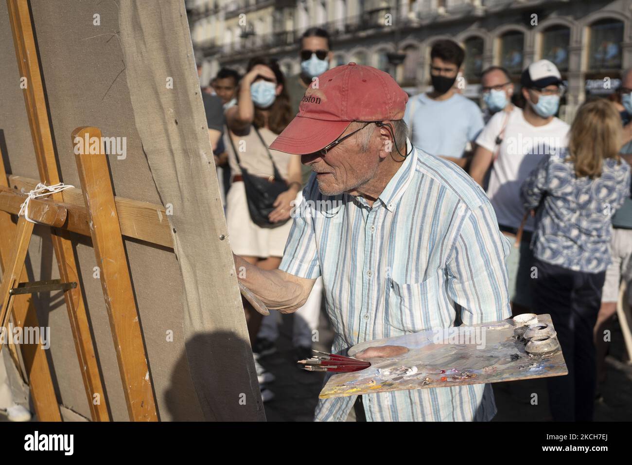 Painter, Antonio Lopez seen working on the painting he left unfinished ...