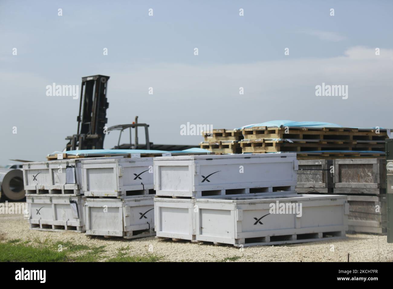 New spacex pallets hi-res stock photography and images - Alamy