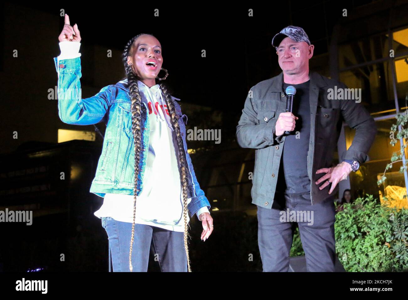 Actress Kerry Washington appeared with Senator Mark Kelly and ...