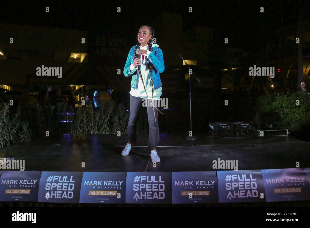 Actress Kerry Washington appeared with Senator Mark Kelly and ...