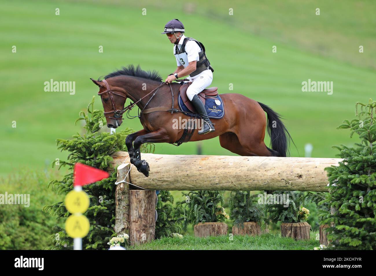 Andrew Nicholson riding Monbeg Exclusive during 4* Cross Country event ...