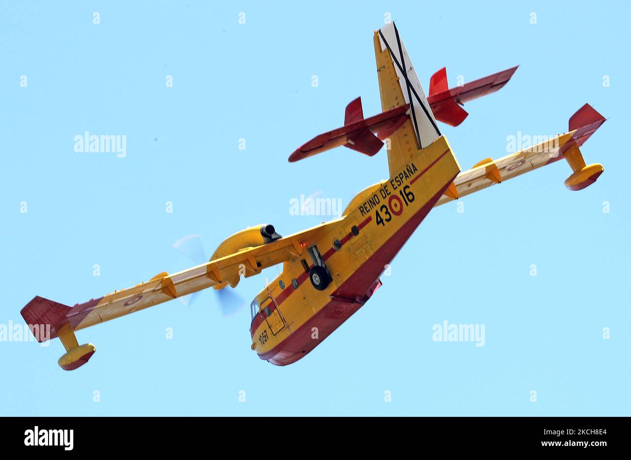 Aircraft wheel over forest hi-res stock photography and images - Alamy