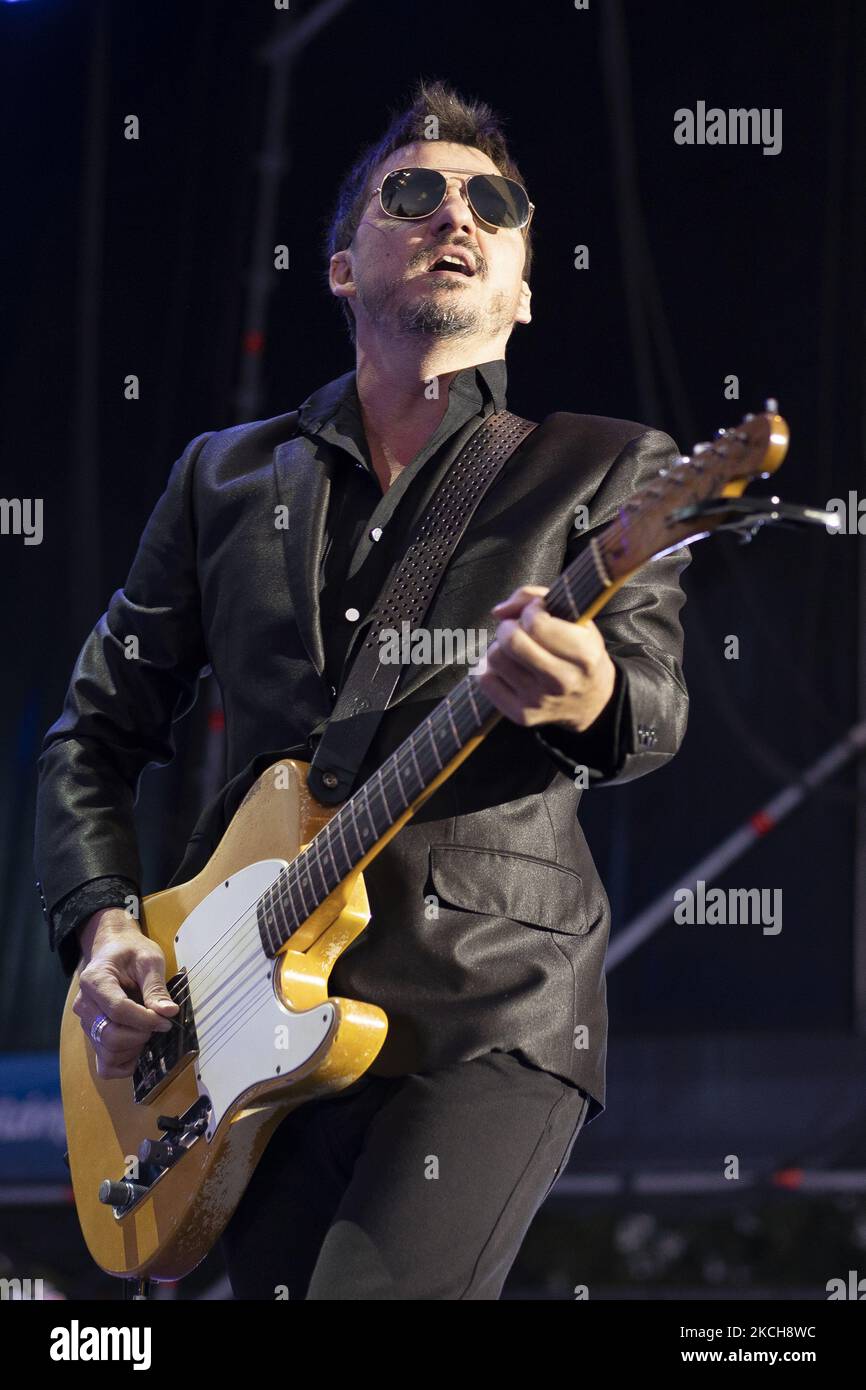 Spanish coque malla performs at the noches del botanico music hi-res ...