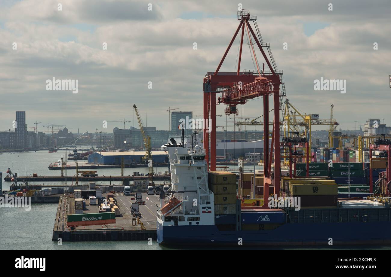 Busy dublin ferry terminals hi-res stock photography and images - Alamy