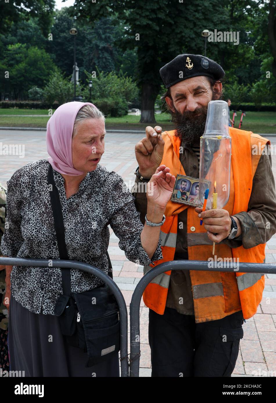 Id cards hi-res stock photography and images - Alamy