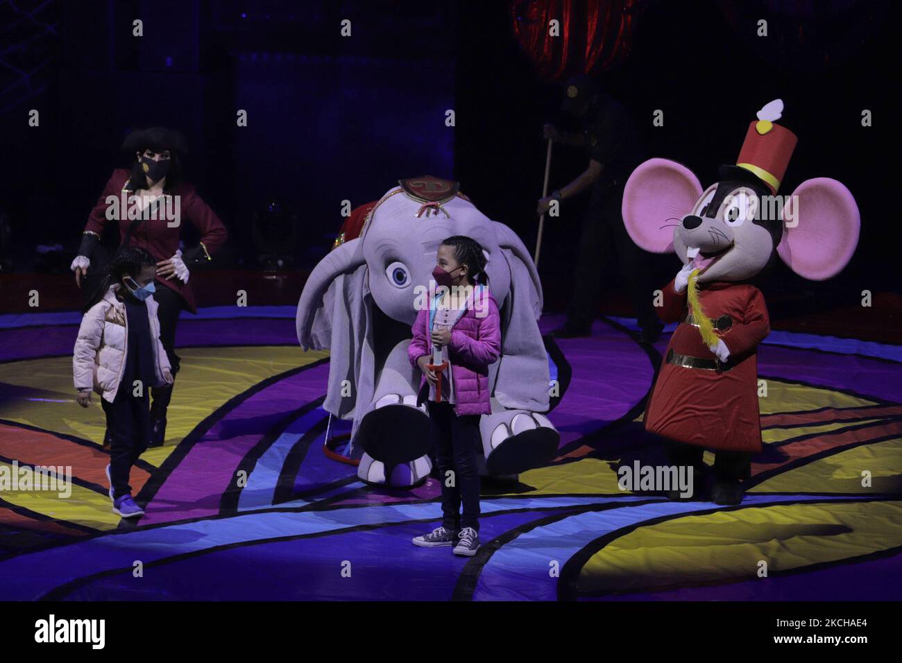 Gala performance Bardum El Show inside the Circo Atayde Hermanos ...