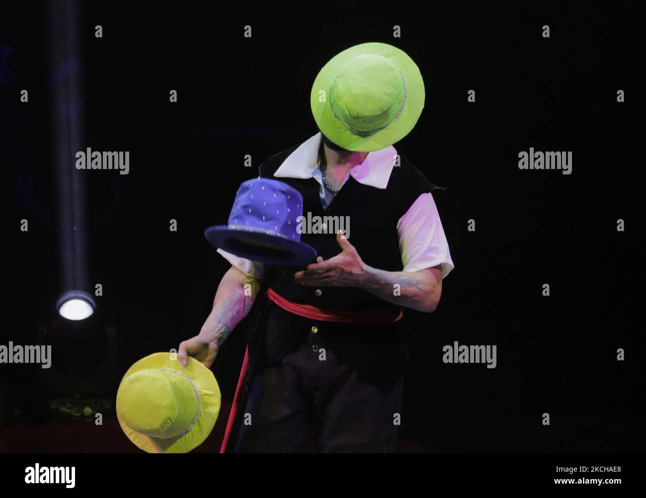 A juggler inside the Atayde Hermanos Circus located in Mexico City ...