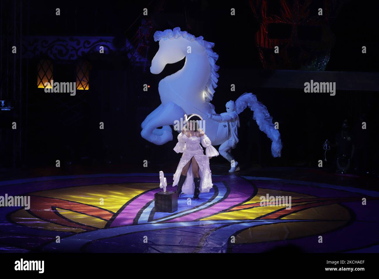 Gala performance Bardum El Show inside the Circo Atayde Hermanos ...