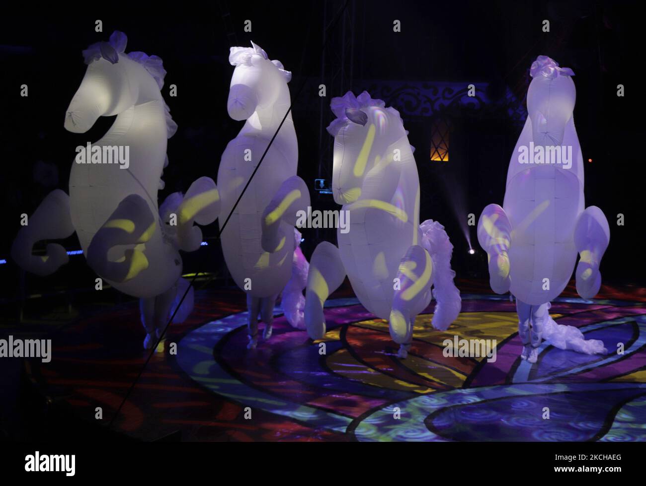 Gala performance Bardum El Show inside the Circo Atayde Hermanos ...