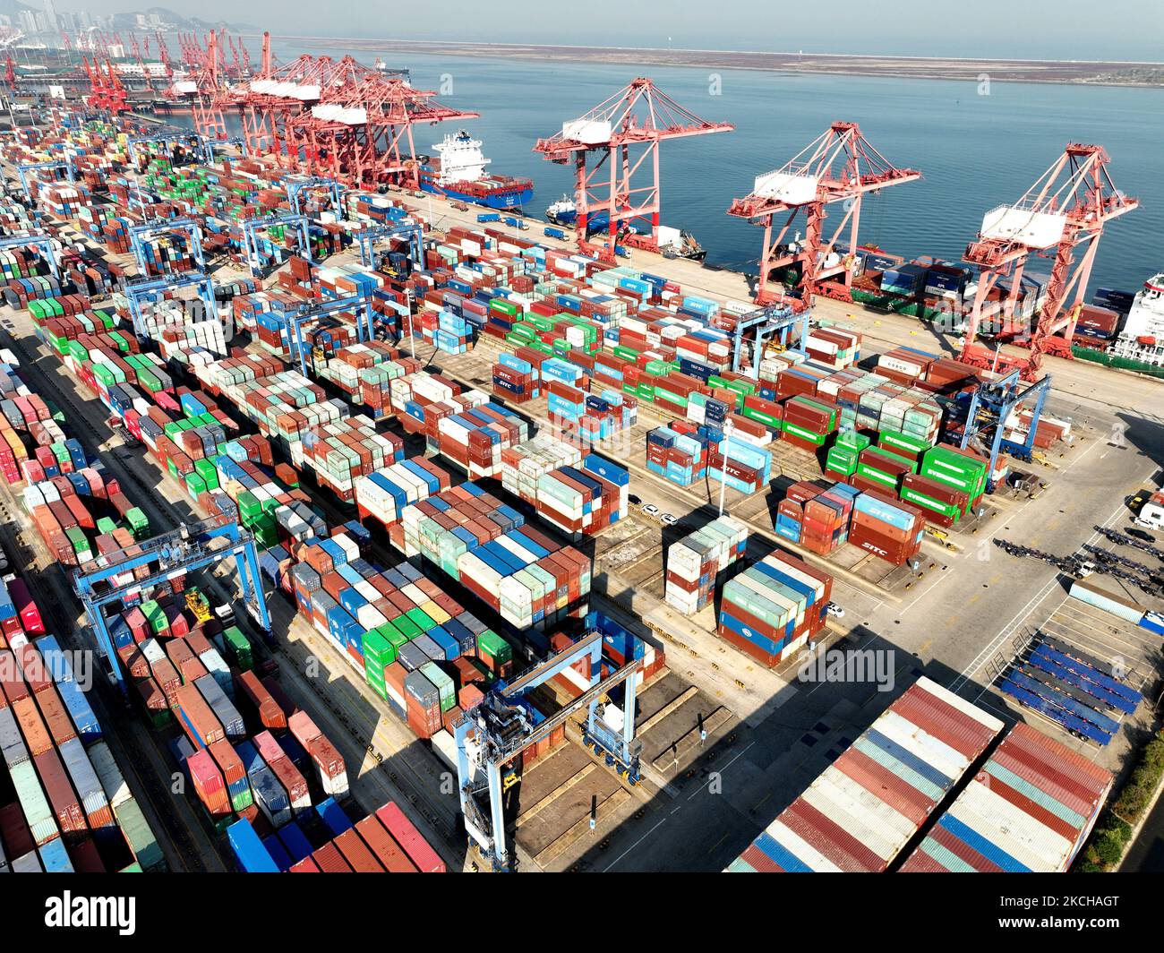 Container ships port 2022 hi-res stock photography and images - Alamy