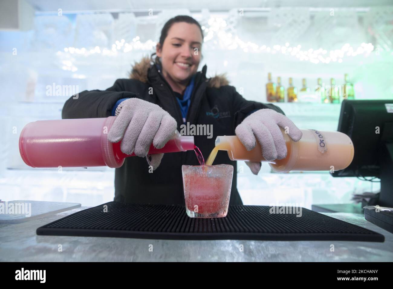 Bartender eleni blanchard hi-res stock photography and images - Alamy