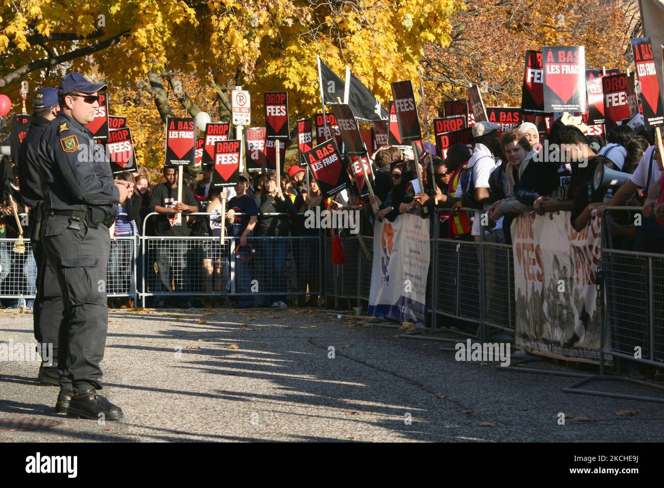 Canadian police officers block hi-res stock photography and images - Alamy