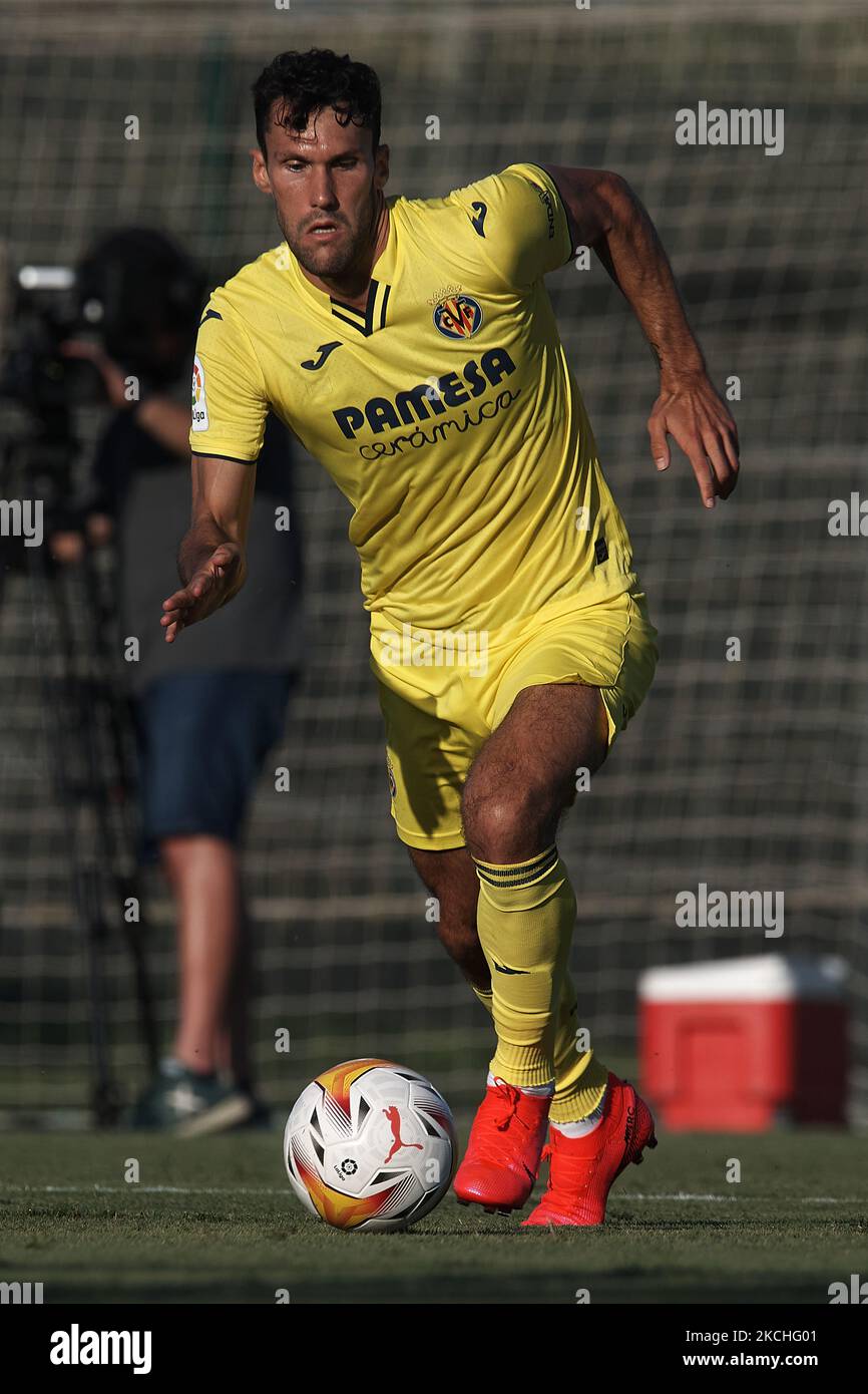 Alfonso Pedraza of Villarreal runs with the ball during the Pre-Season ...