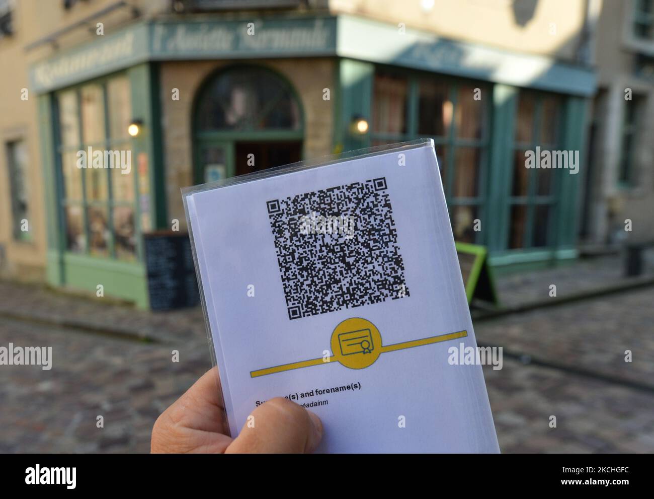 Tracking certificate hi-res stock photography and images - Alamy