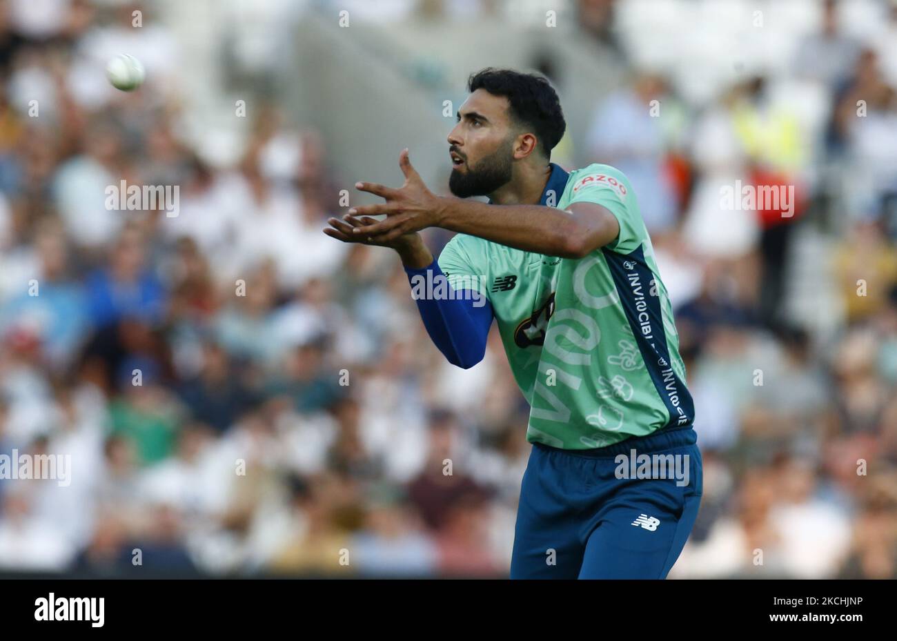 Saqib Mahmood of Oval Invincibles during The Hundred between Oval ...
