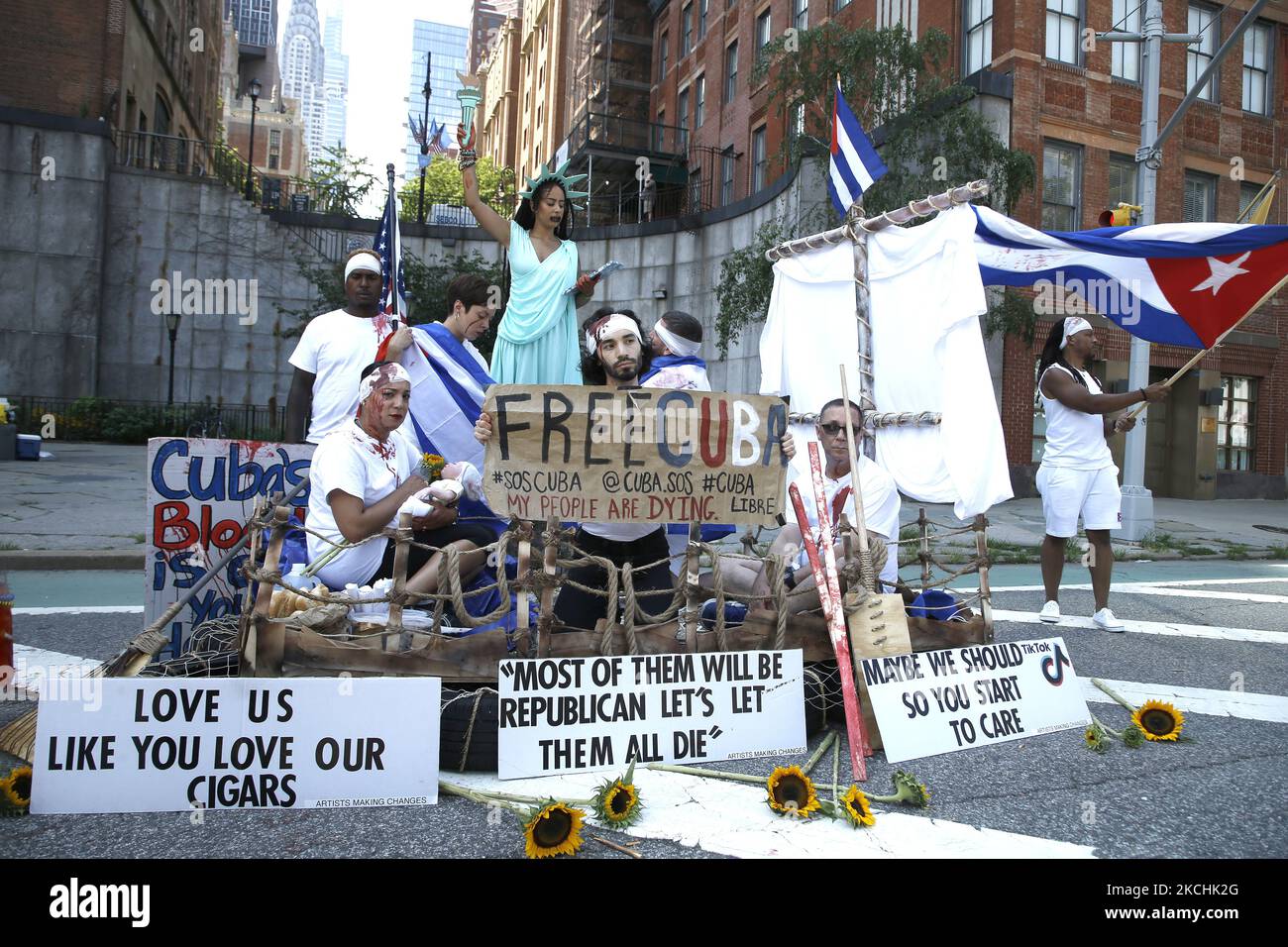 Cuban New Yorkers demonstrate in support for those who struggle to free ...