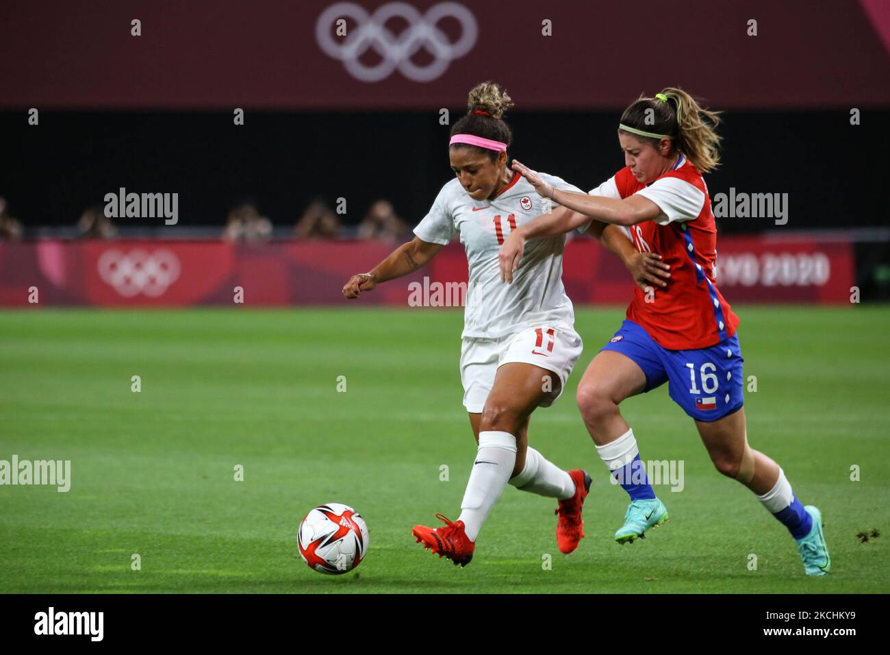 (11) Desiree SCOTT of Team Canada battles for possession with (16 ...