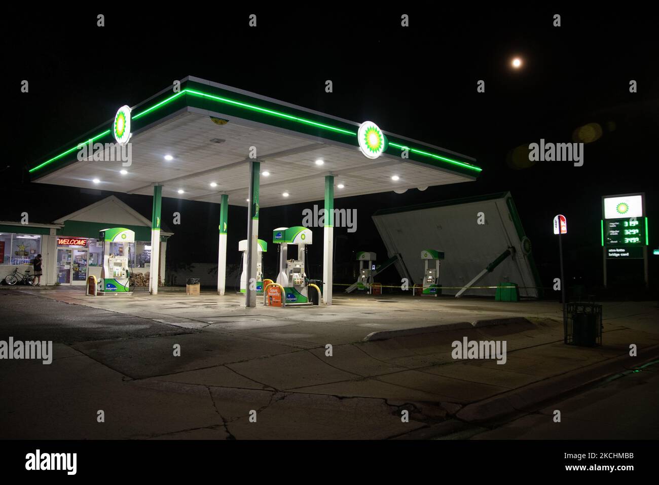 Petrol station canopy damage hi-res stock photography and images - Alamy