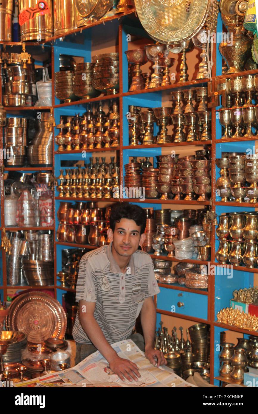 Indian shopkeeper customer in shop hi-res stock photography and images ...