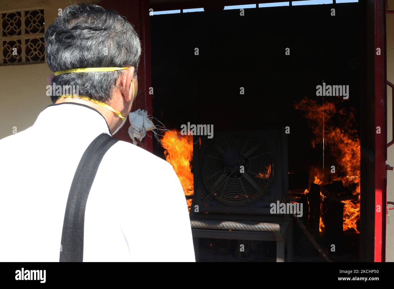 Dead body crematorium hi-res stock photography and images - Alamy