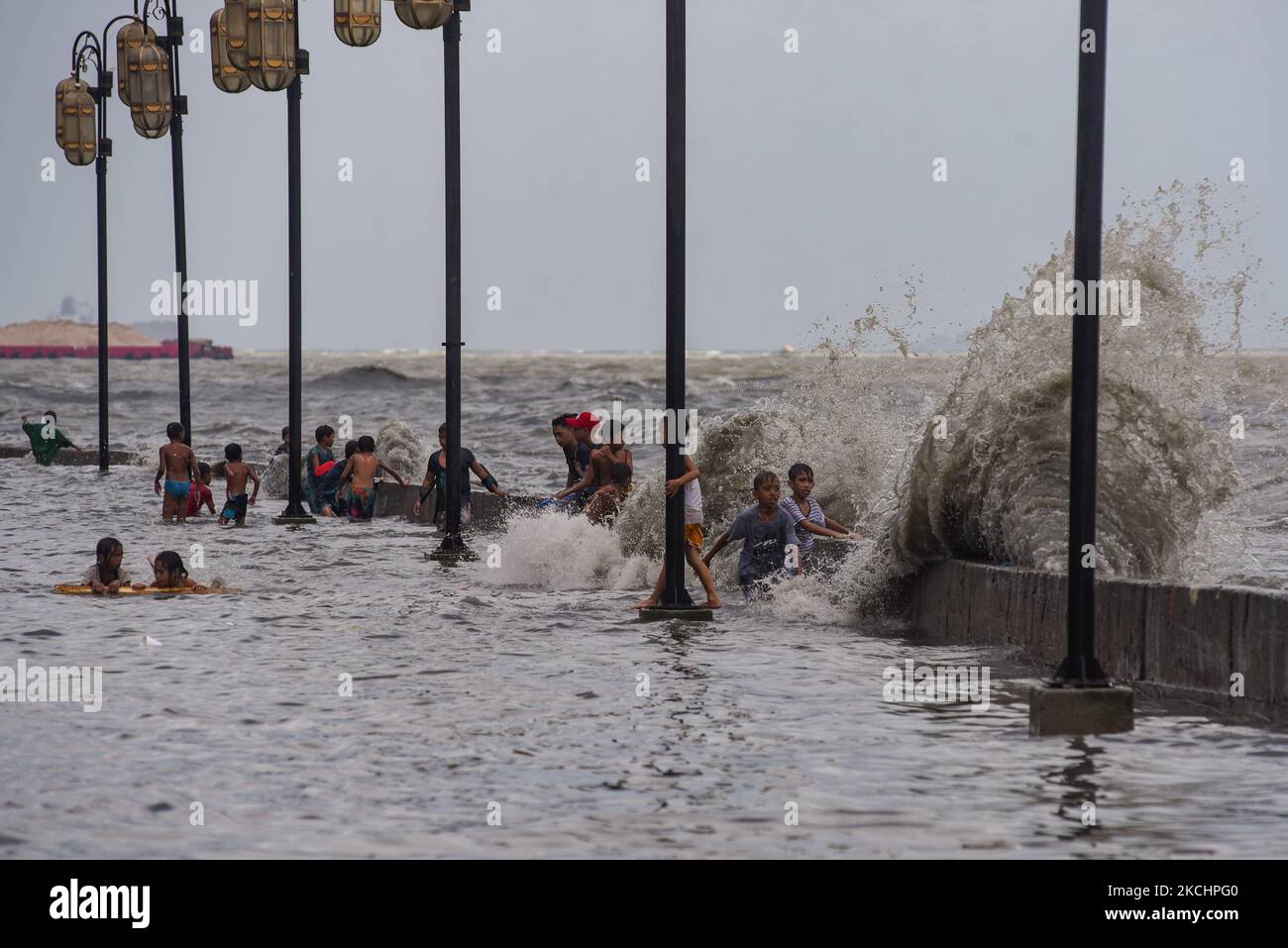 Philippines manila bay monsoon hi-res stock photography and images - Alamy