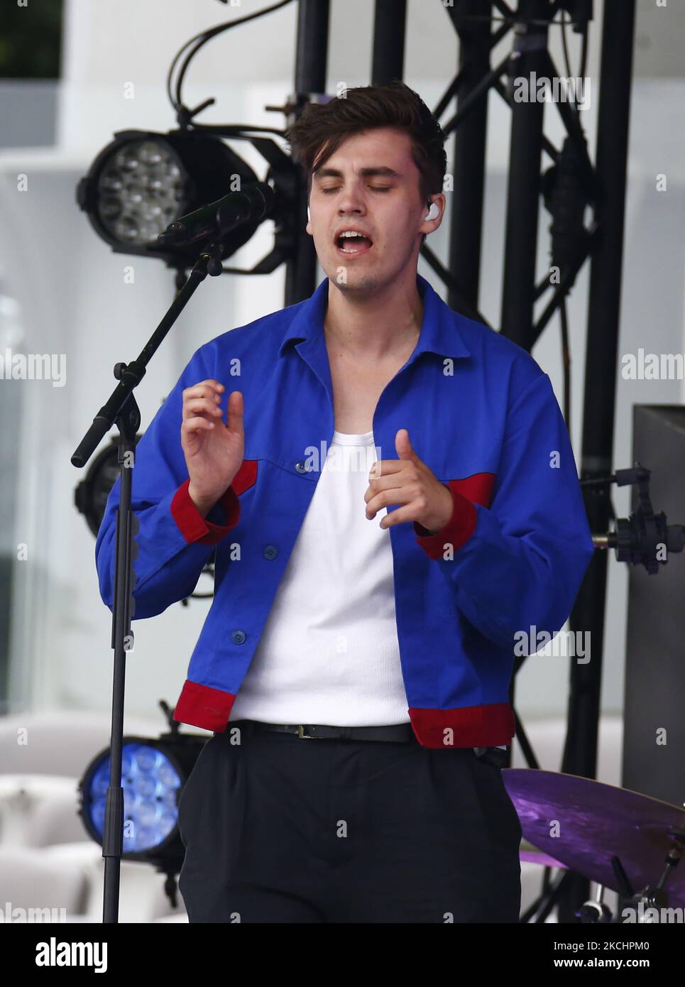 JC Stewart performs at the interval between matches during The Hundred ...