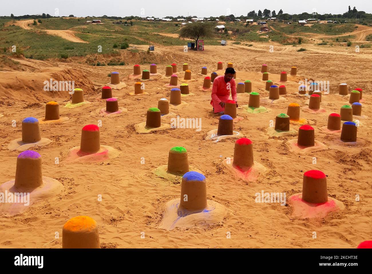 Indian Sand artist Ajay Rawat created 108 Shivalings, on the First ...