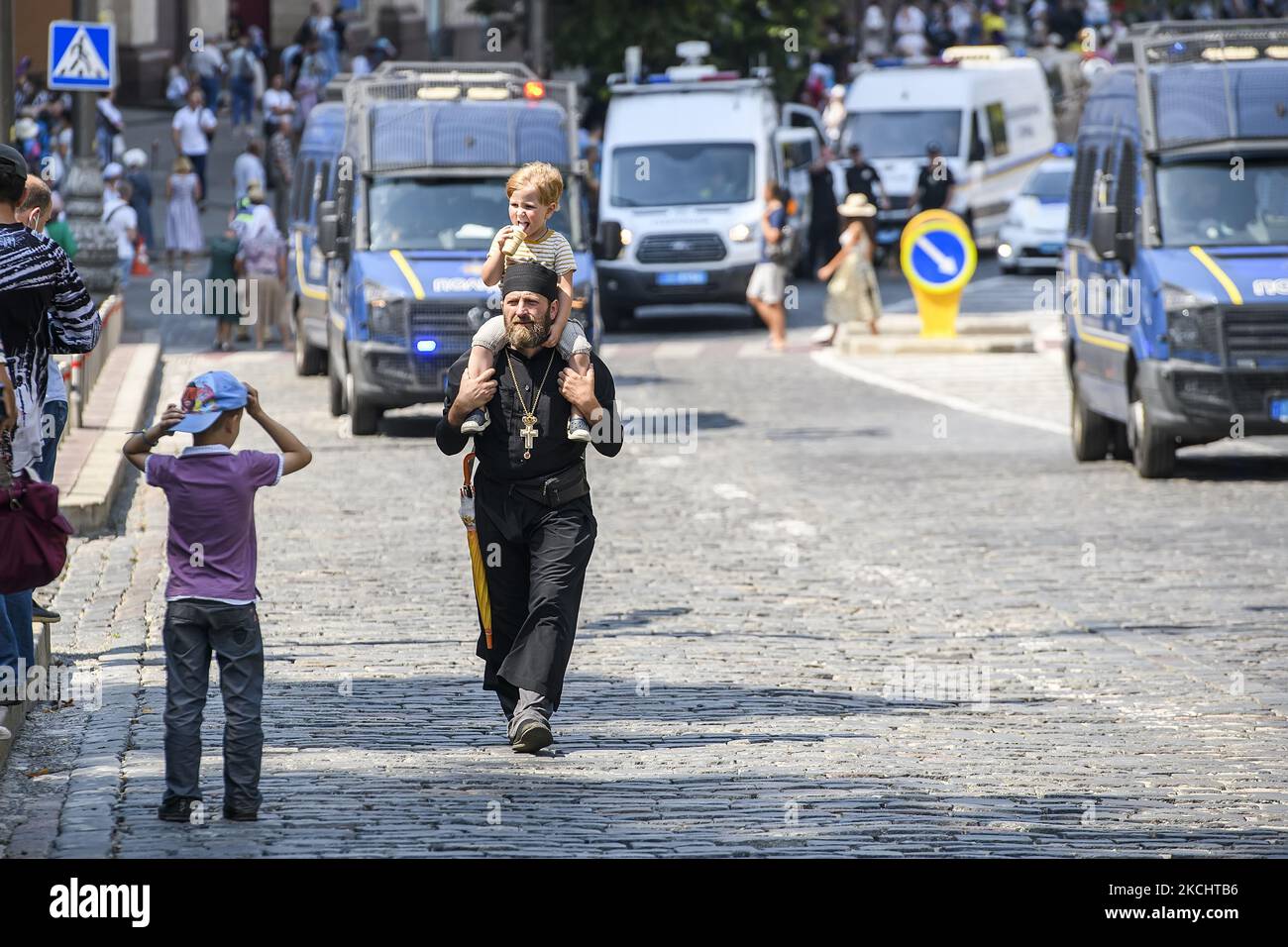 Ukrainian orthodox priests believers hi-res stock photography and ...