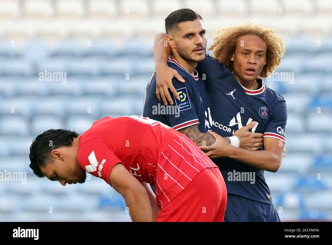 Mauro Icardi of Paris Saint Germain and Xavi Simons of Paris Saint ...