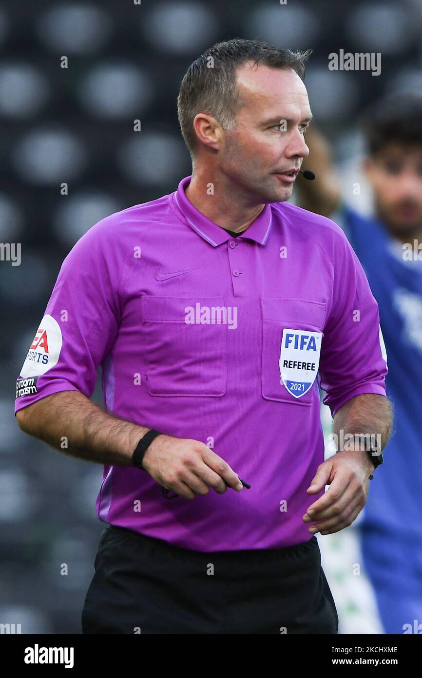 Referee paul tierney match hi-res stock photography and images - Alamy