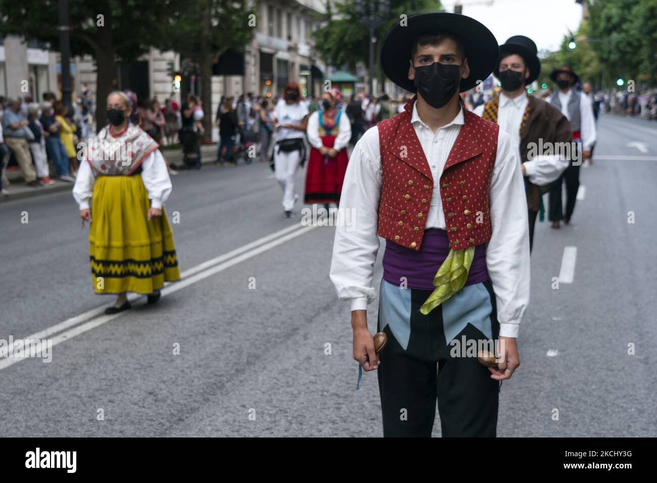 Trajes tipicos tradicionales hi-res stock photography and images - Alamy