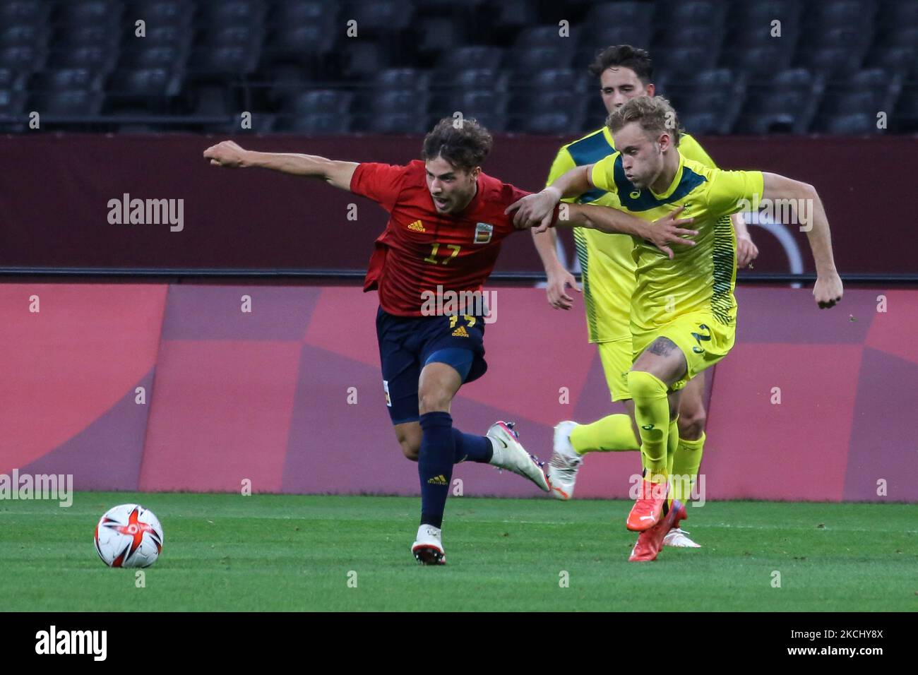(17) Javier PUADO of Team Spain challenged by (2) Nathaniel ATKINSON of ...