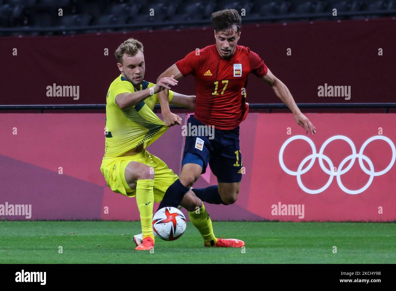 (17) Javier PUADO of Team Spain challenged by (2) Nathaniel ATKINSON of ...