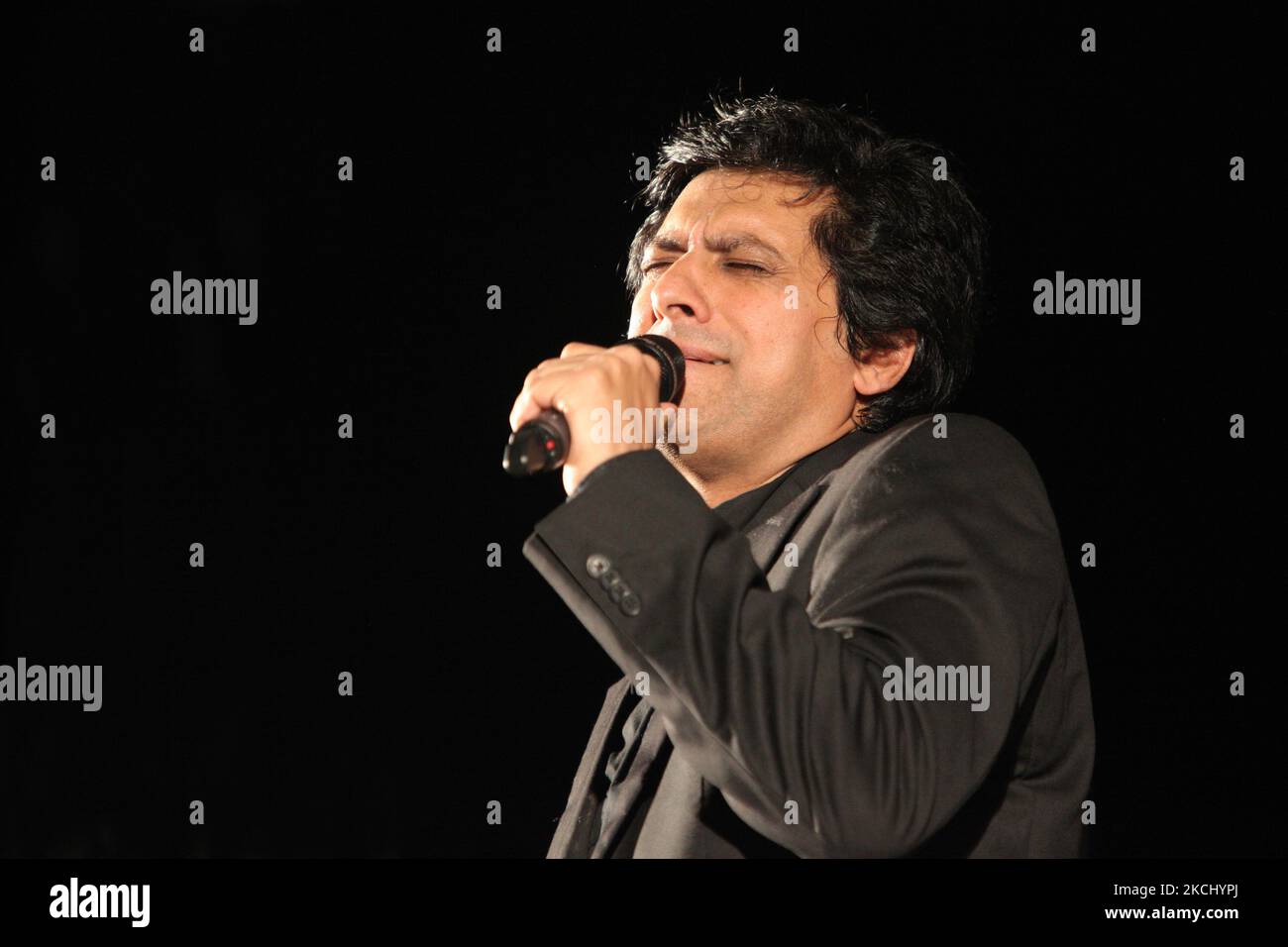 Pakistani singer hi-res stock photography and images - Alamy