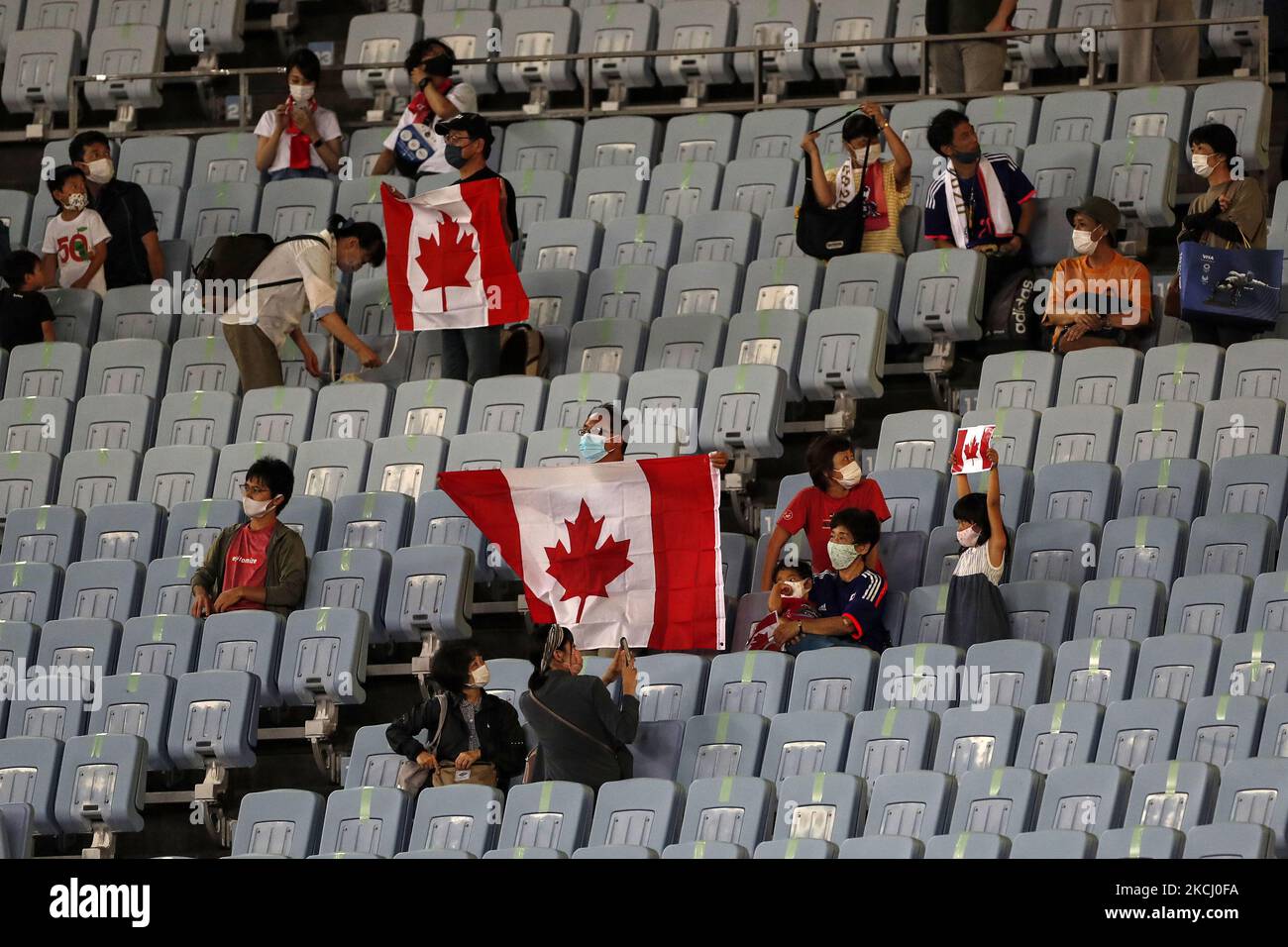 Fans with canada flags hi-res stock photography and images - Alamy