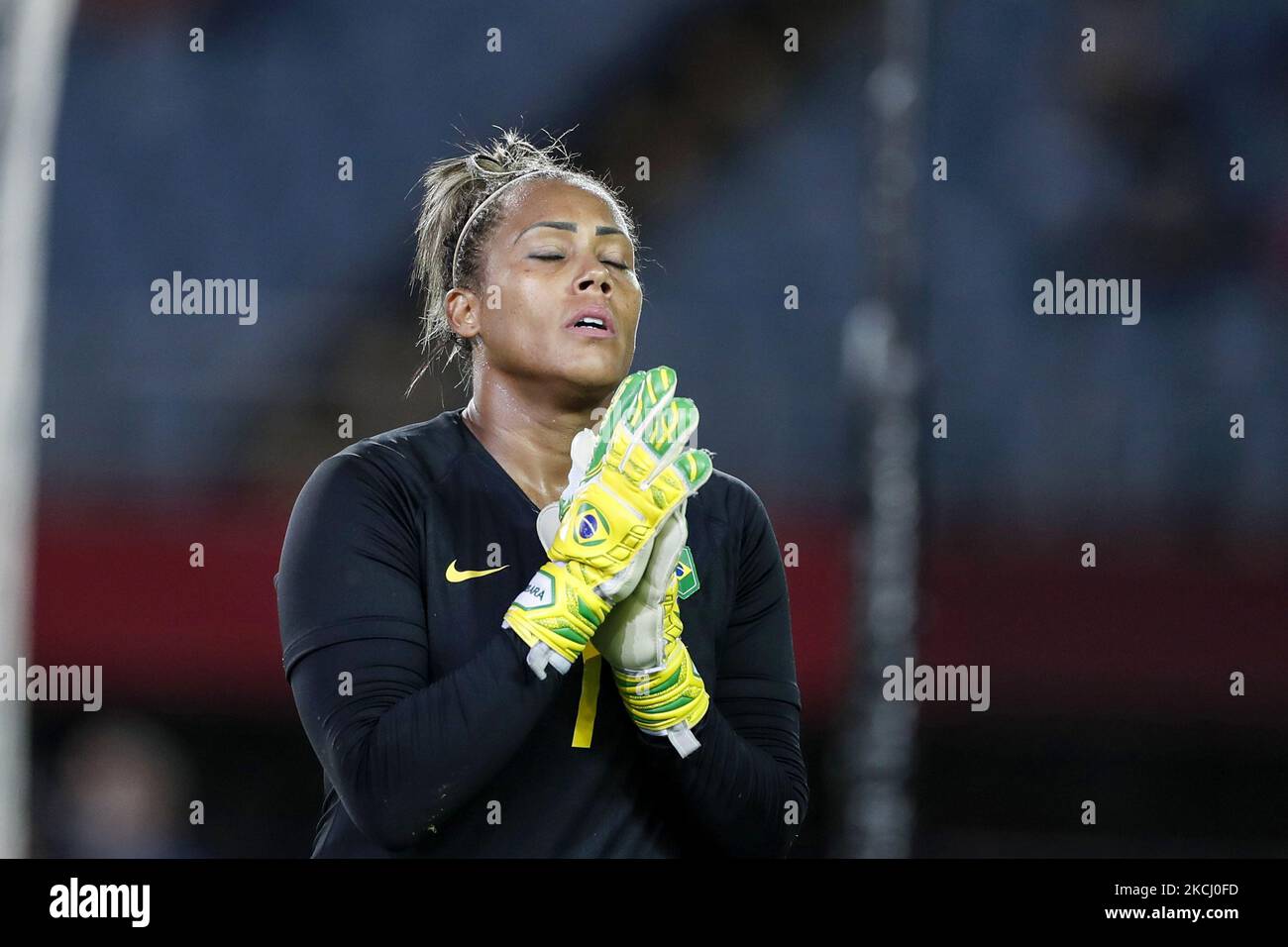 (1) BARBARA goalkeeper of Team Brazil praying during the Women's ...