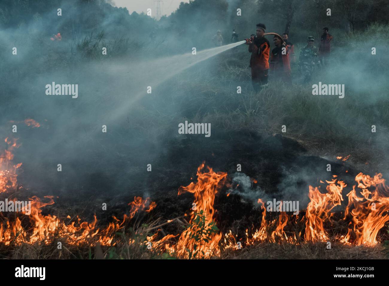 Indonesia natural disasters in 2021 hi-res stock photography and images ...