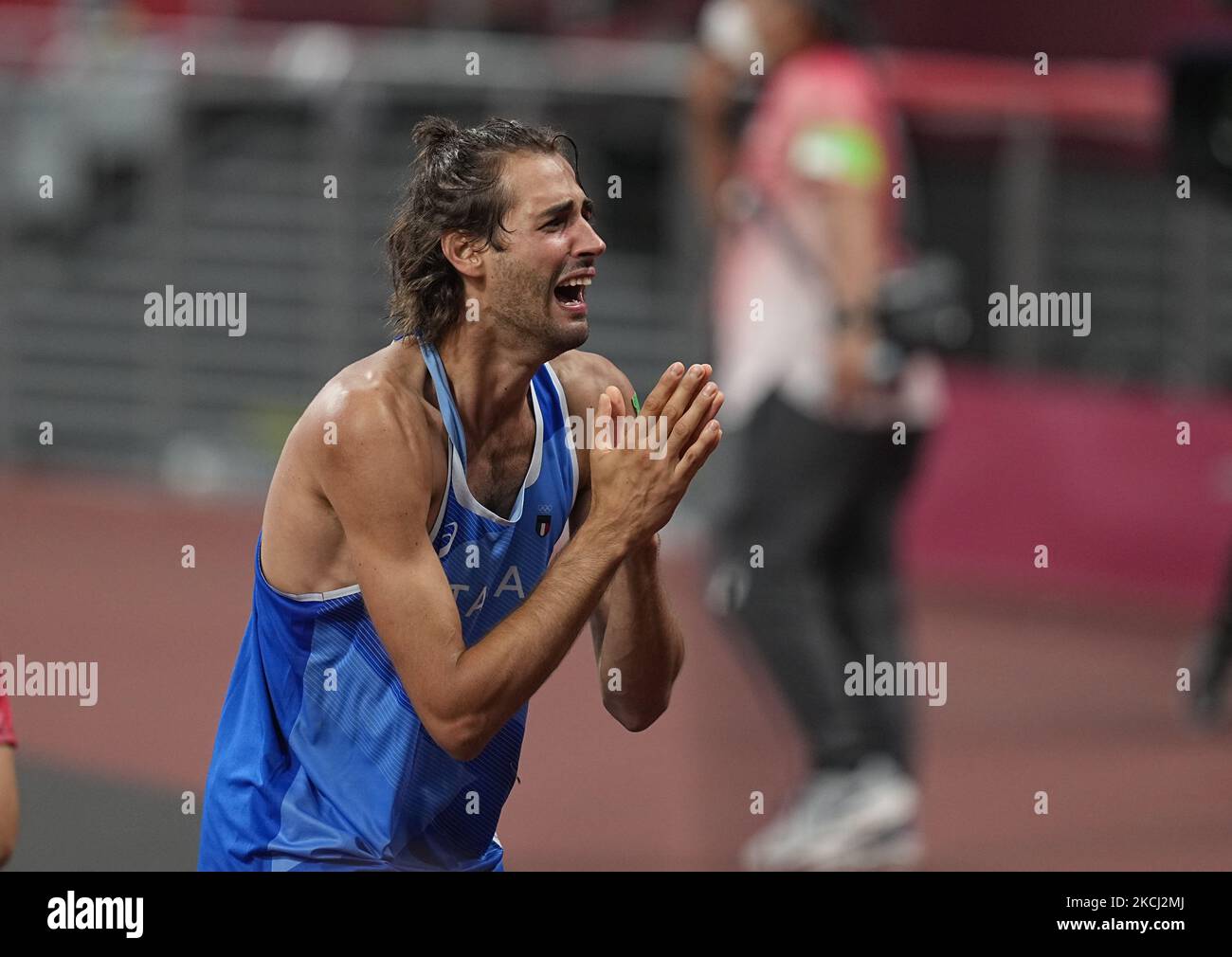 Gianmarco Tamberi celebrating his gold medal in High Jump at the Tokyo ...