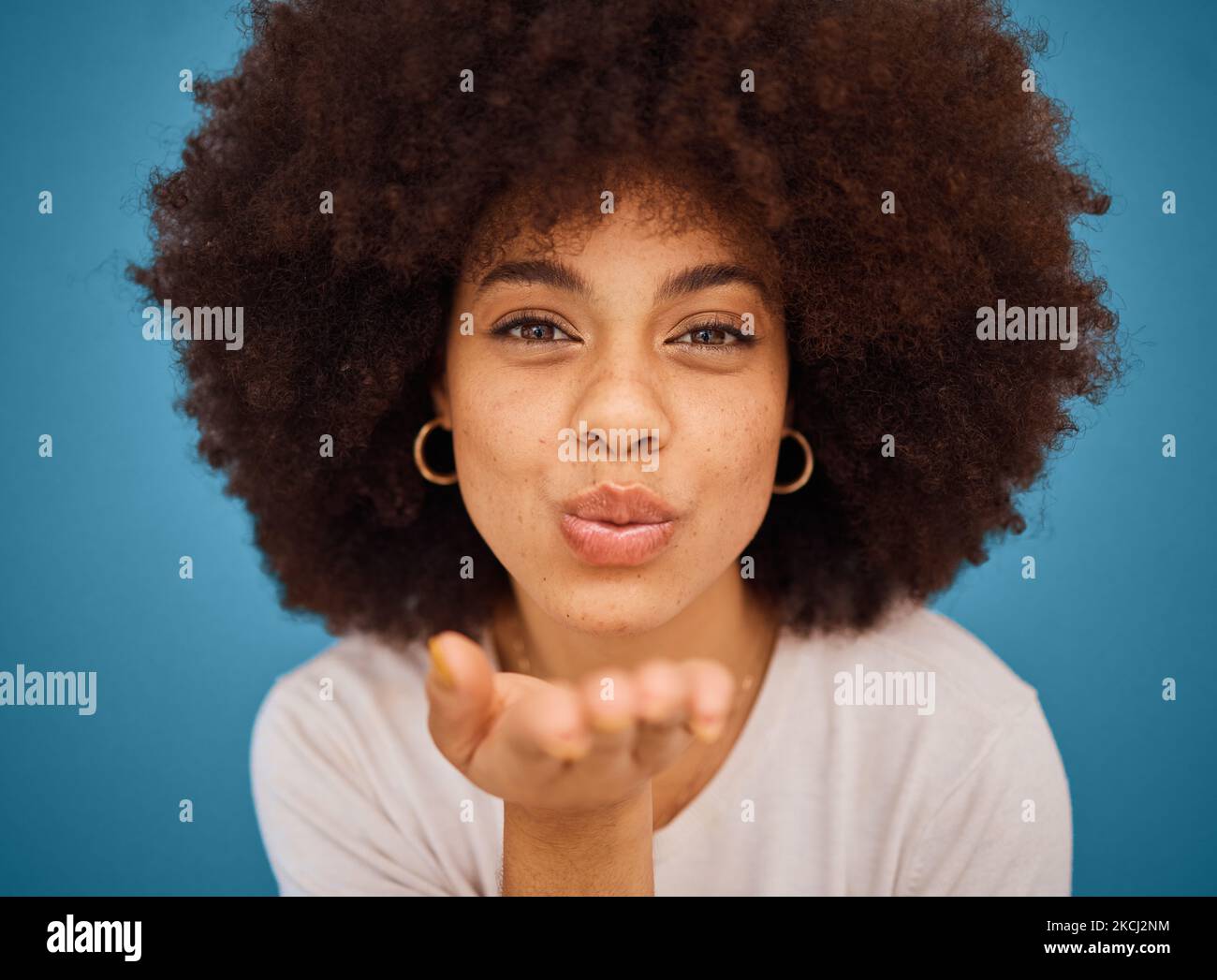 Girl teen [blow kiss] hi-res stock photography and images - Alamy