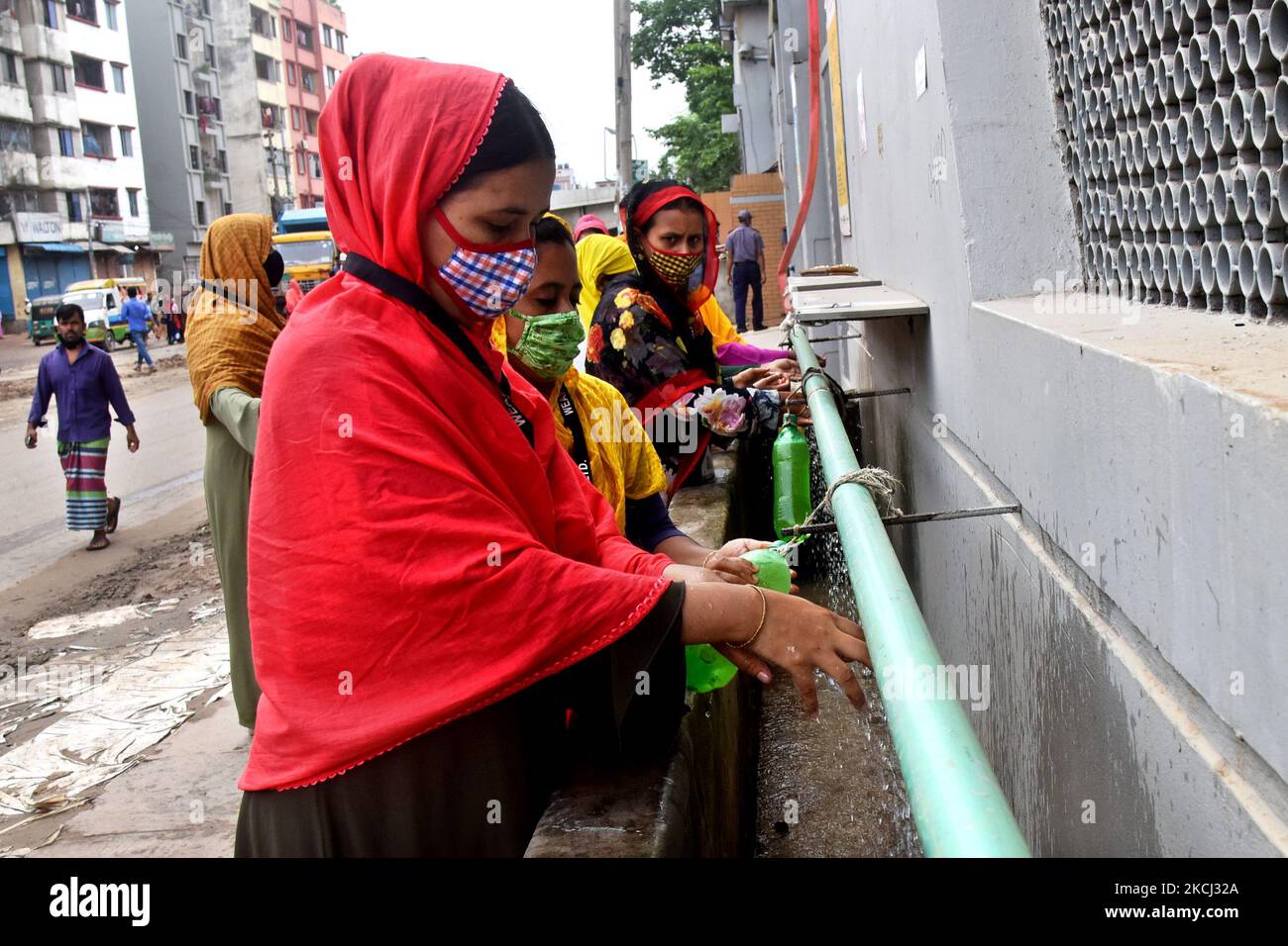 Hands wash factory hi-res stock photography and images - Alamy