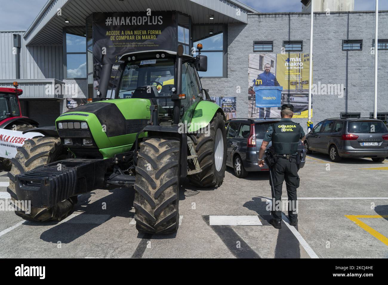 Building a cattle guard hi-res stock photography and images - Alamy