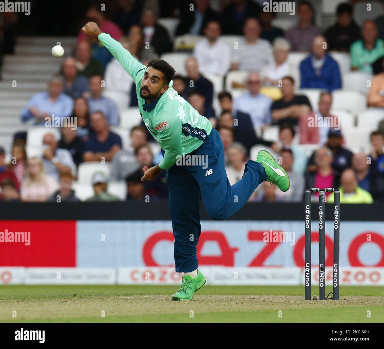 Oval invincible men hi-res stock photography and images - Alamy